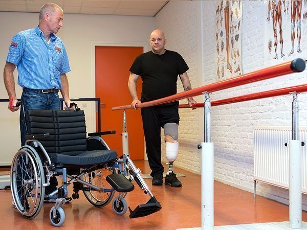 Oefenen met je beenprothese | OIM Orthopedie